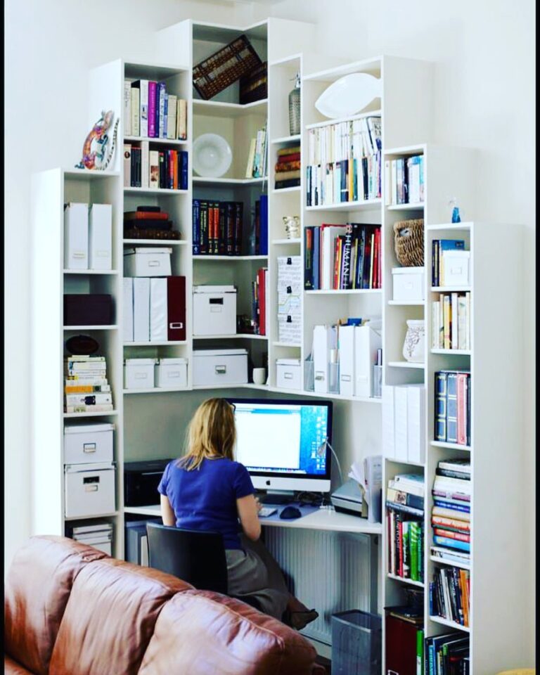12 Corner Bookshelf Ideas to Maximize Space and Style in Your Home