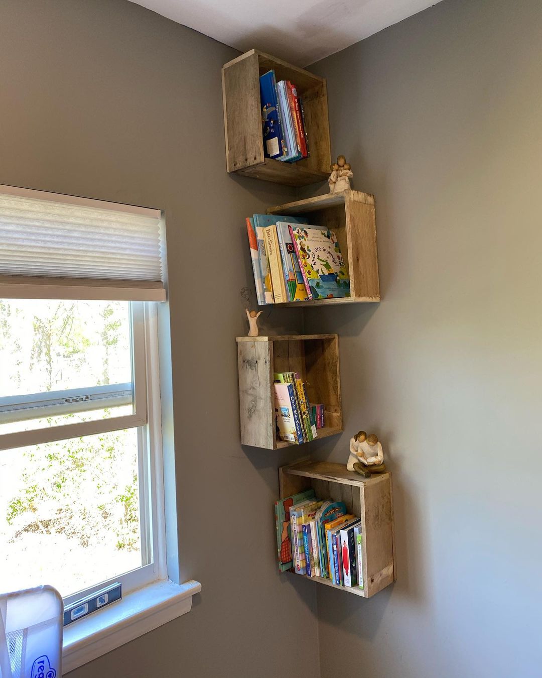 12 Corner Bookshelf Ideas to Maximize Space and Style in Your Home