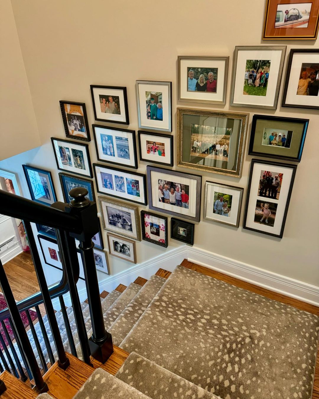 31+ Inspiring Photo Wall Ideas to Personalize Your Space