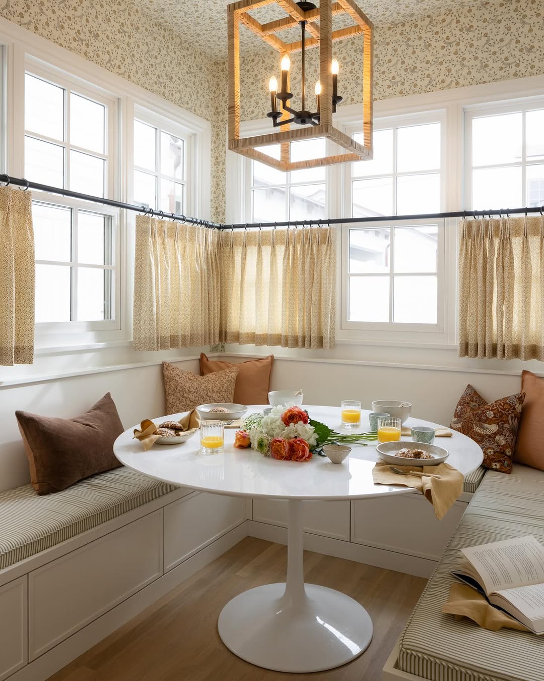 25 Breakfast Nook Ideas to Brighten Up Mornings