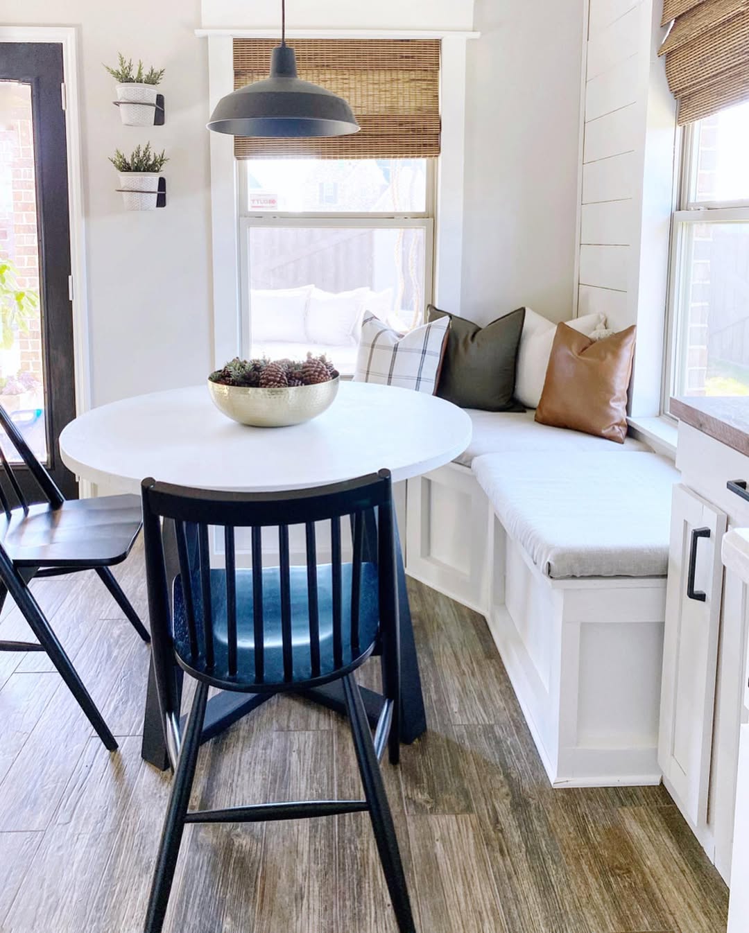 25 Breakfast Nook Ideas to Brighten Up Mornings