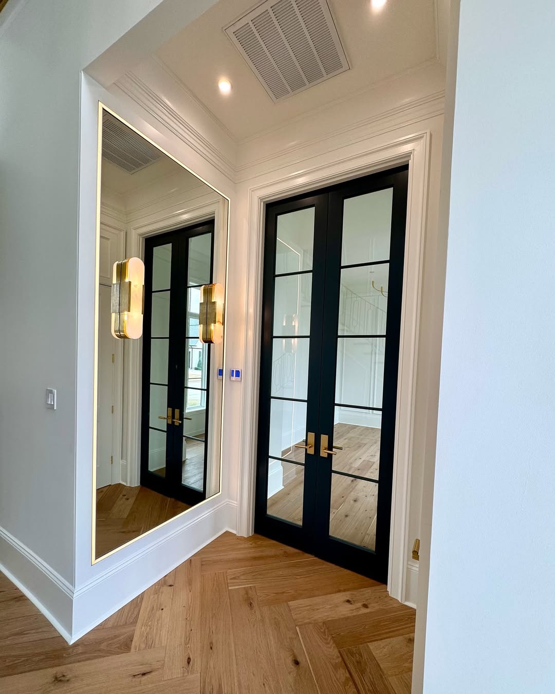 15 Foyer Mirror Ideas to Elevate Your Entryway