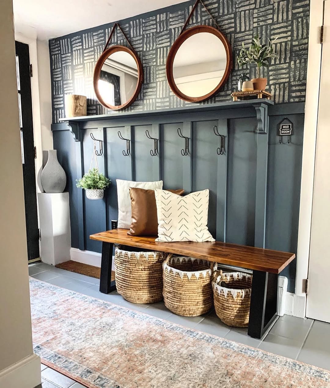 Stylish Entryway Ideas Featuring a Bench