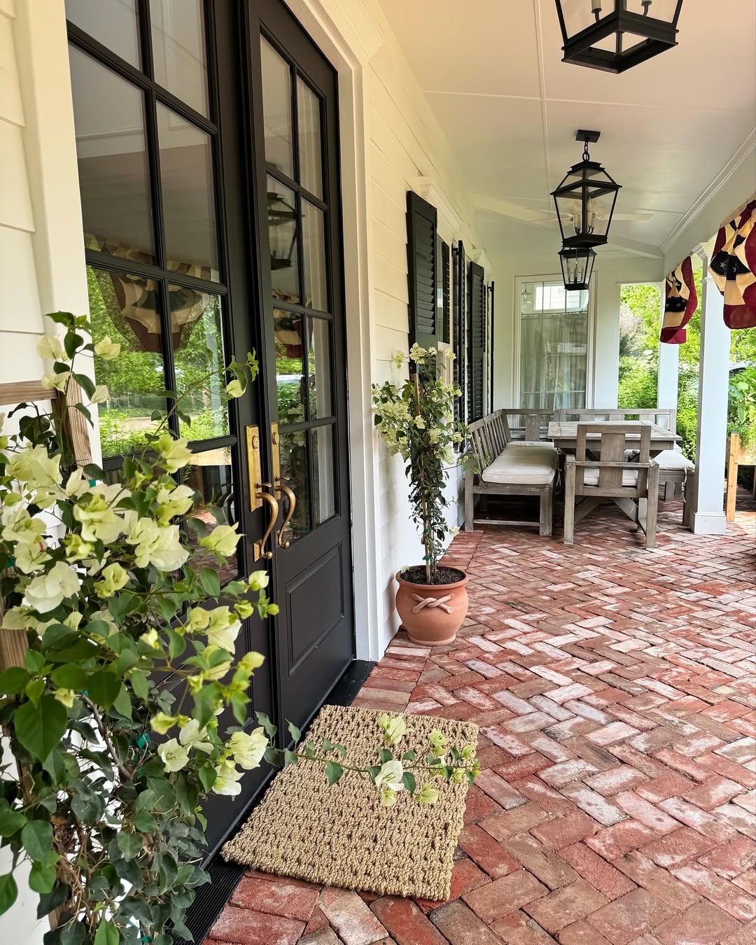 23 Front Porch Decor Ideas to Elevate Your Home's Curb Appeal