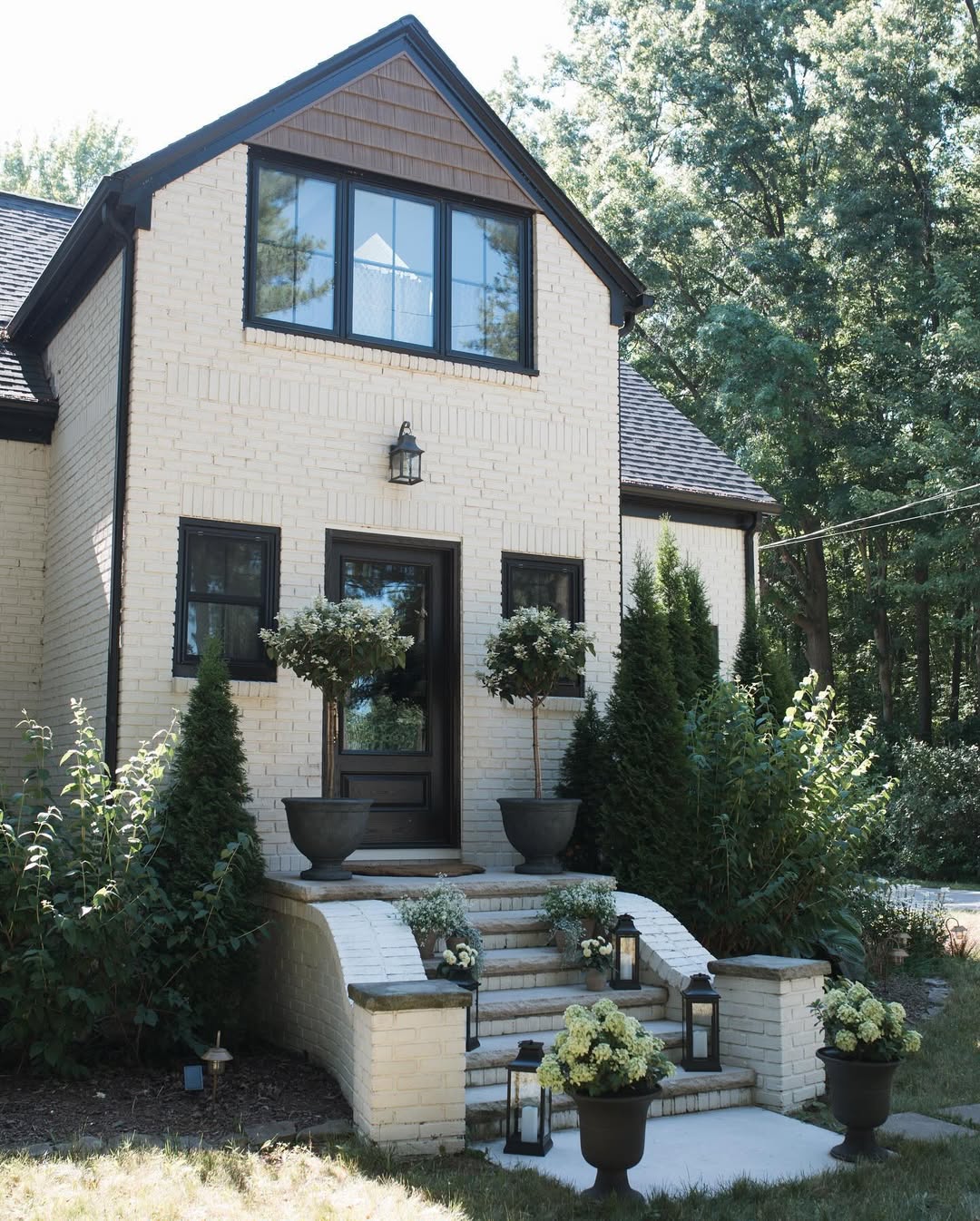 23 Front Porch Decor Ideas to Elevate Your Home's Curb Appeal