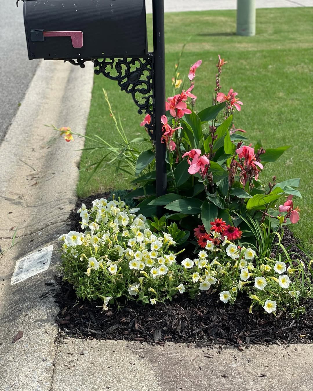 25+ Creative Mailbox Decor Ideas That’ll Instantly Boost Curb Appeal