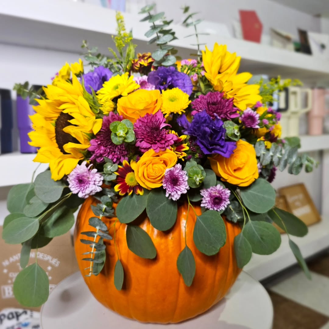 25 Pumpkin Floral Arrangements Perfect for Fall & Thanksgiving