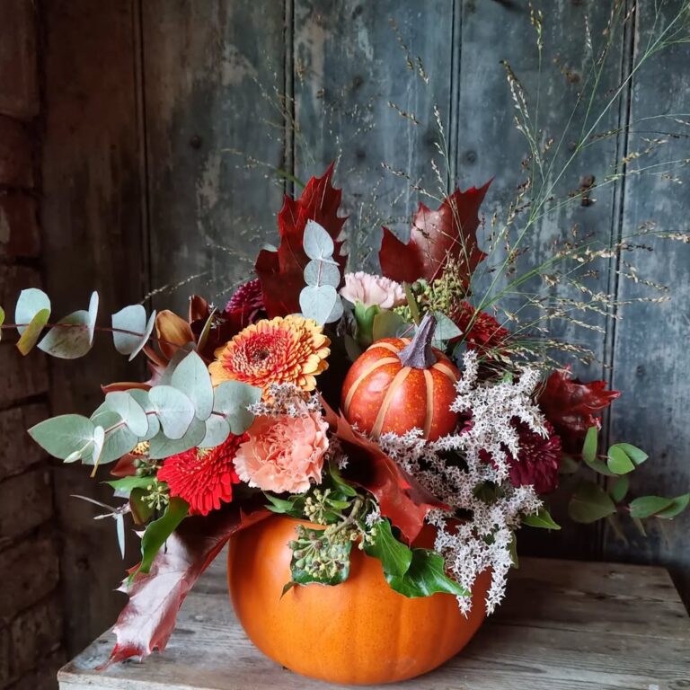 25 Pumpkin Floral Arrangements Perfect for Fall & Thanksgiving