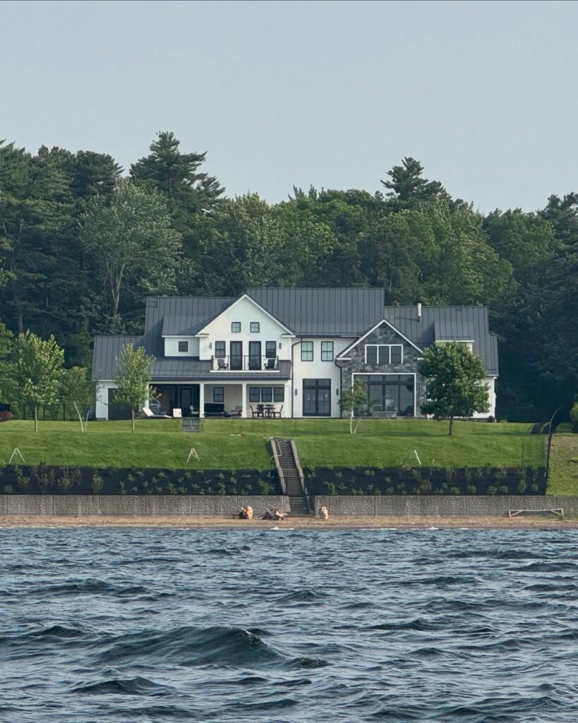 Breathtaking Lake House Exterior Ideas That Blend Nature and Design